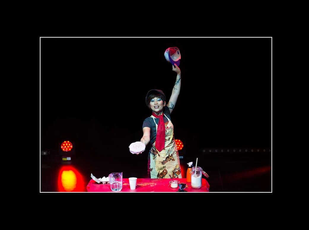 Billy Kidd Magician | Female Magician | Female Escapologist