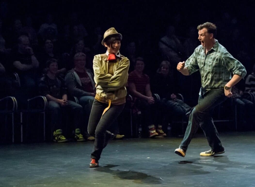 Billy Kidd Magician | Female Magician | Female Escapologist