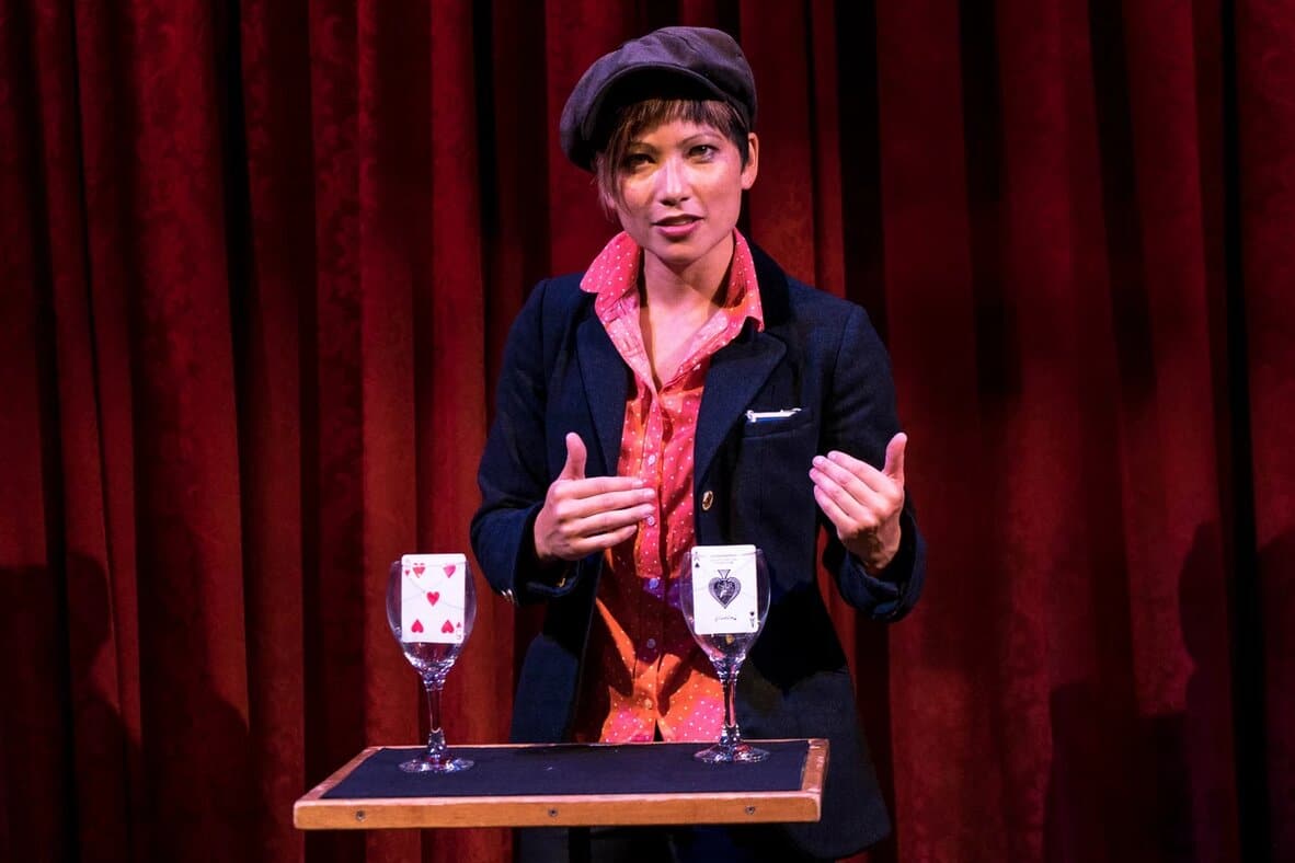 Billy Kidd Magician | Female Magician | Female Escapologist