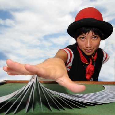 Billy Kidd Magician | Female Magician | Female Escapologist