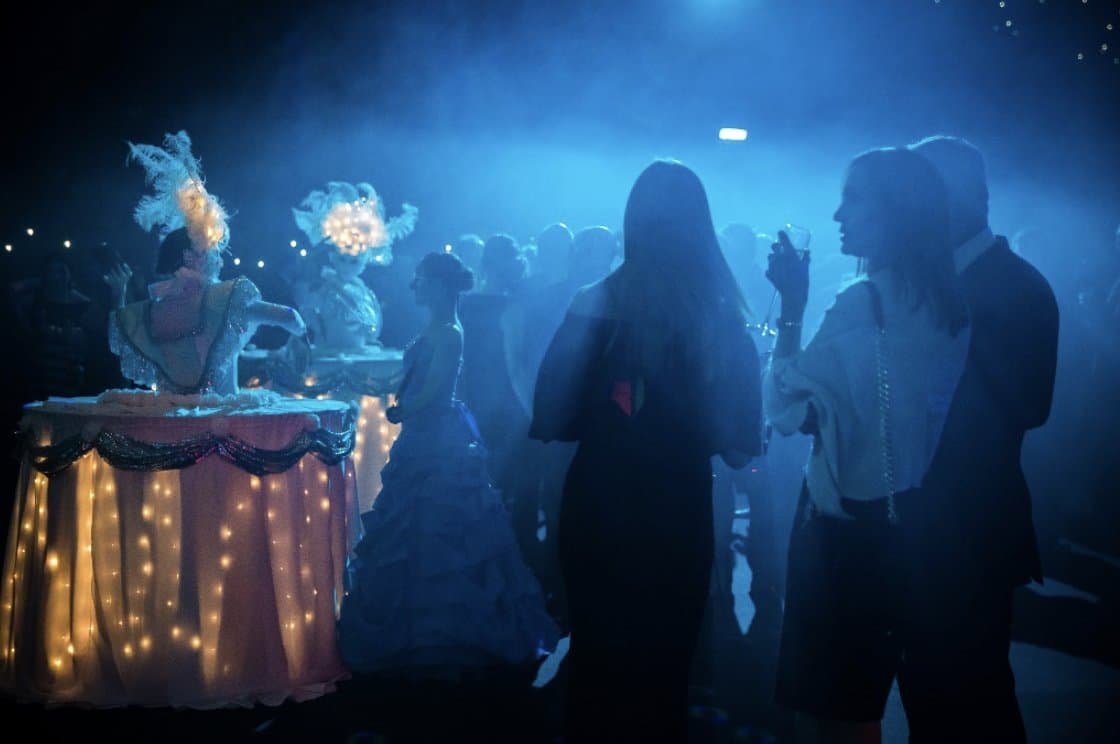 Singing Human Tables | Christmas Singing Tables for Hire