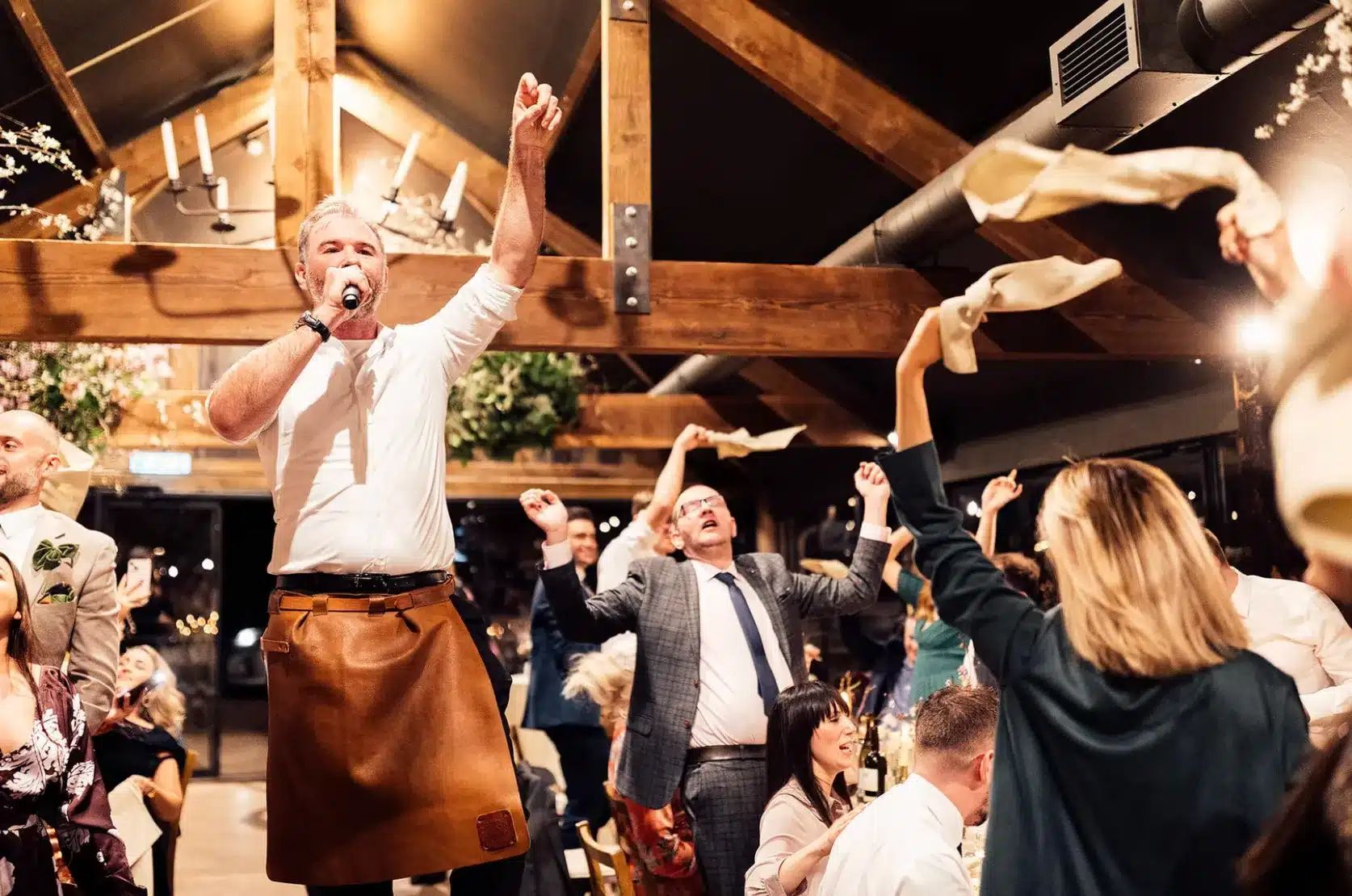 Surprise Singing Waiters for Corporate Events & Gala Dinners